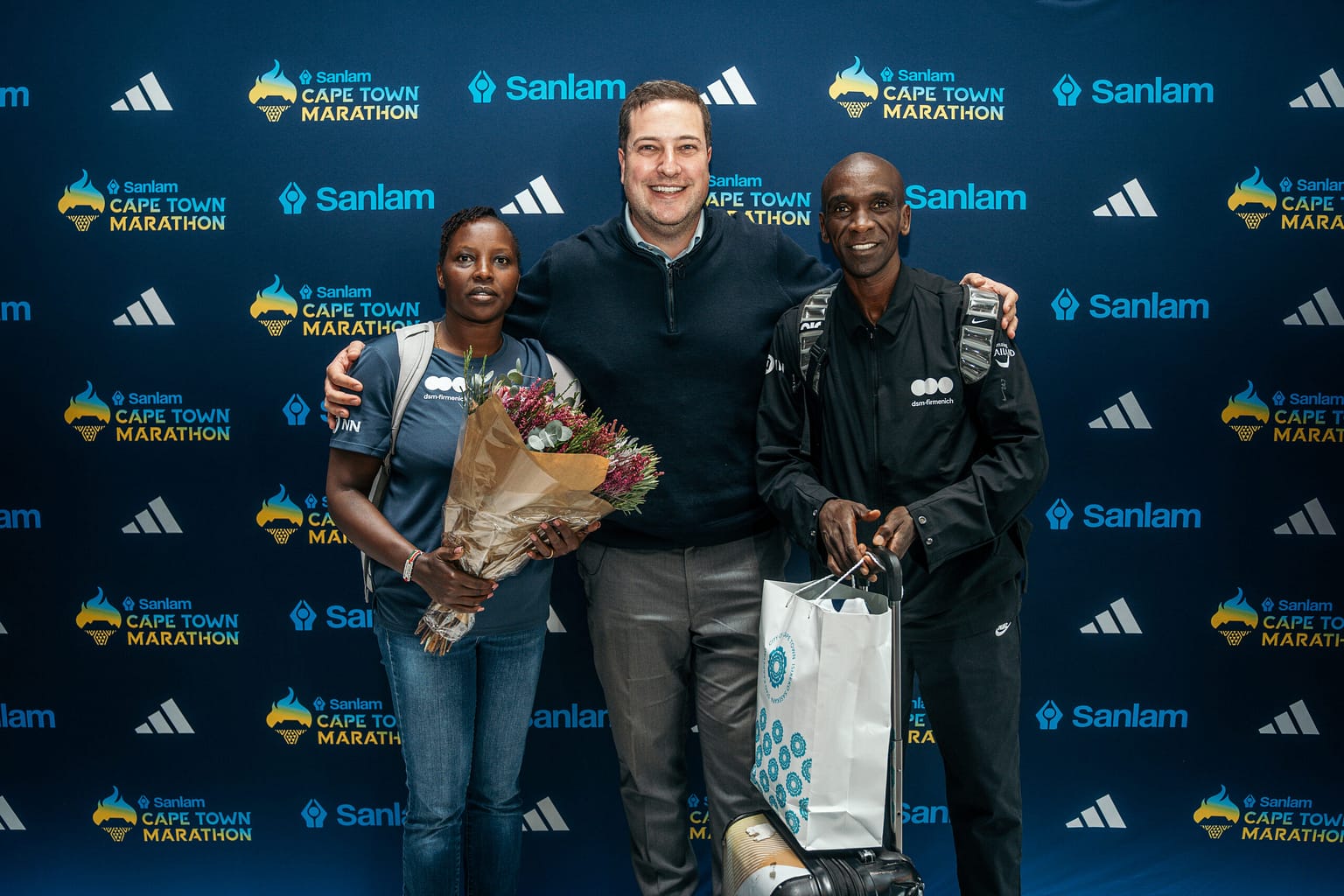 Eliud Kipchoge’s Arrival for Sanlam Cape Town Marathon Kicks Off ...